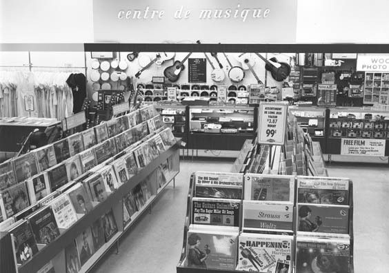 F.W. Woolworth : Intérieur du magasin